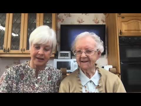 Episode 39 - I make Paul Hollywood's apple pies and Mum talks about 1958.