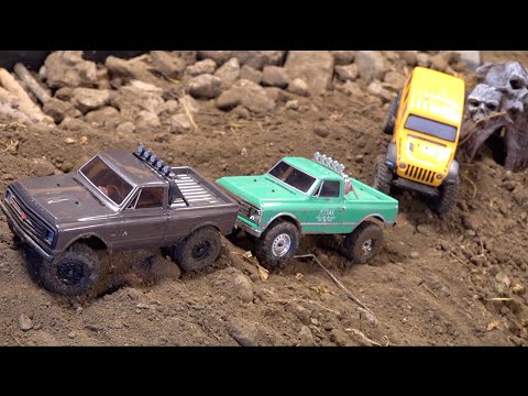 INDOOR 4x4 TRAIL PARK DiRT TRACK MINI TRUCK COMPETITION (PT 1)