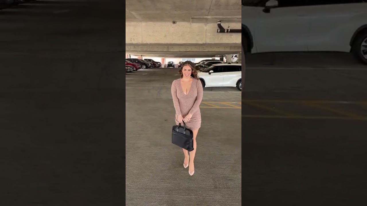 Which U.S. city has the best skyline? NYC, Chicago, or Houston?  IG:@kellymonroeofficial