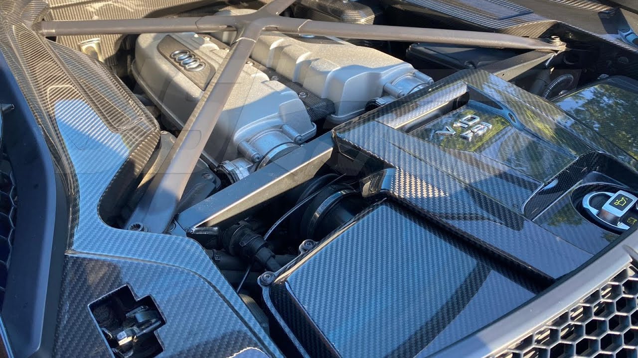 Transforming The Carbon Fiber Interior of  Audi R8 V10