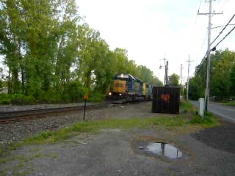 Standard cabs and an S5T on CSX Q195 in Orangeburg