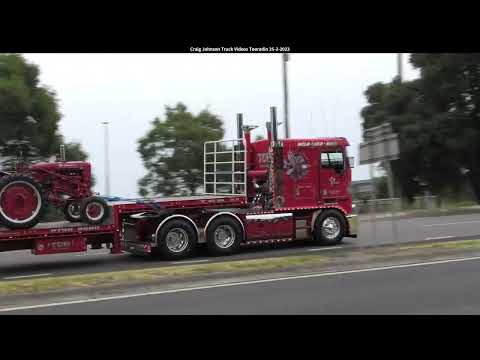 Kenworth K Flatroof looking real flash traveling through Tooradin
