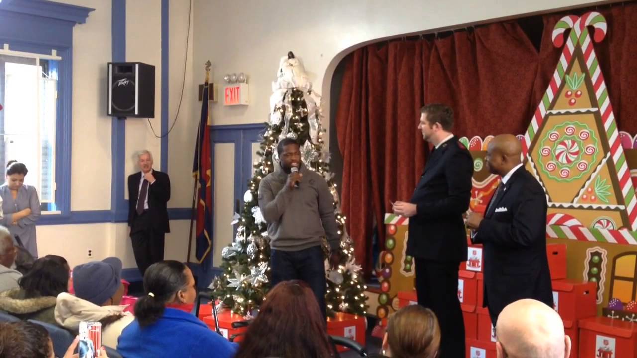Giants LB Jameel McClain visits Salvation Army in Stapleton