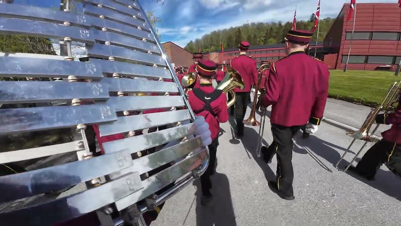 17. Mai med Melhus Skolekorps fra Lyrens perspektiv (Møter på ambulanse!)