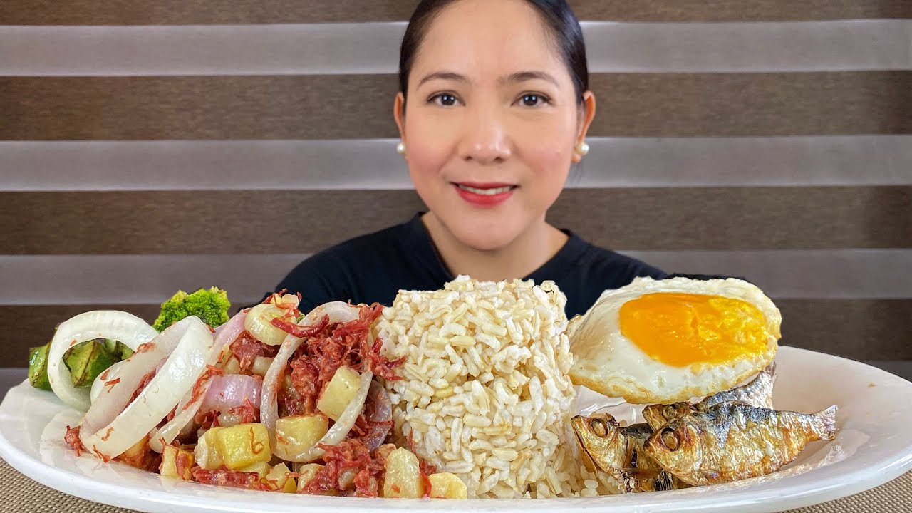 CORNED BEEF SILOG