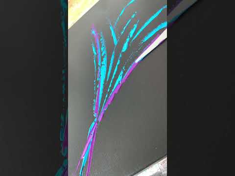 La Plume d'Or : Une peinture Abstraite Élégante et Envoûtante en action