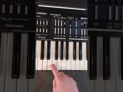 Lowrey Micro genie V-120 / aka Victor KB-70 / aka JVC KB-700 | Reverb