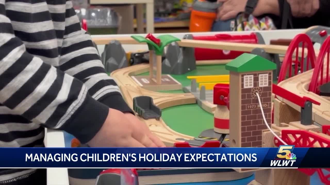 Parenting coach explains best ways to manage children's holiday expectations