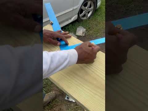 How to Properly Lay Out Stair Stringers (Pt.1) #carpentry #carpenter #tricks #stringers#shorts