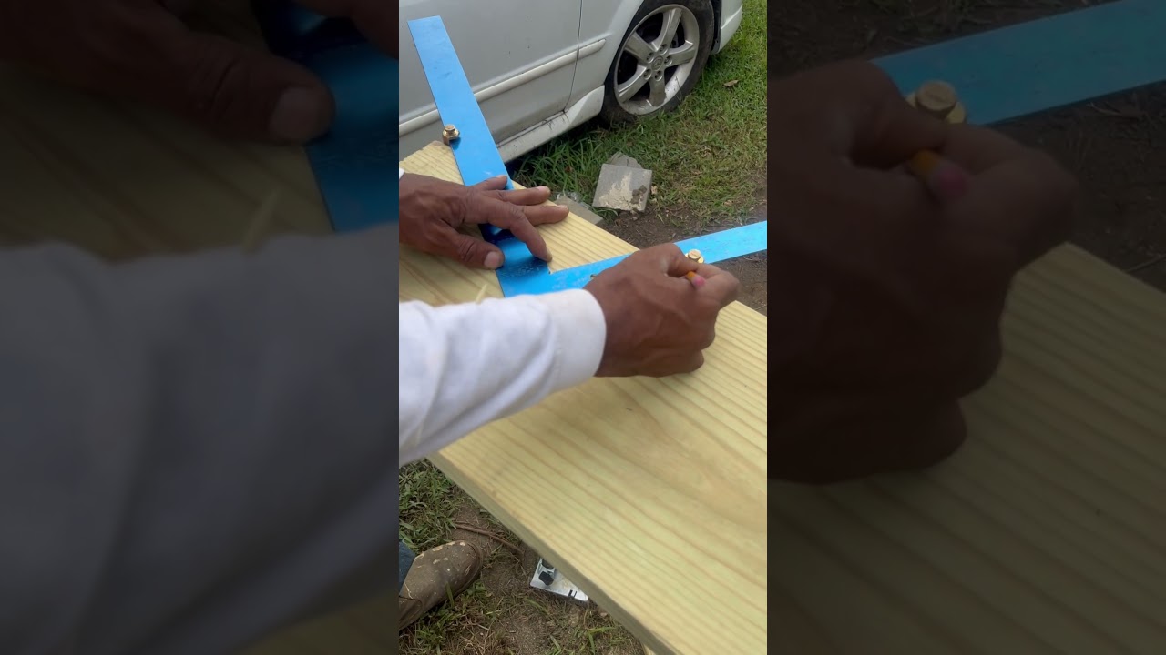 How to Properly Lay Out  Stair Stringers (Pt.1) #carpentry #carpenter  #tricks #stringers#shorts