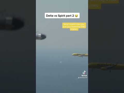 Delta Pilot Roasts Spirit 😂😅😆