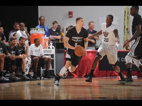 Video: Zach LaVine Gets Big Air On Tomahawk Jam – UPROXX