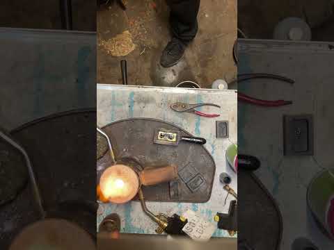 385 gram gold bar pour