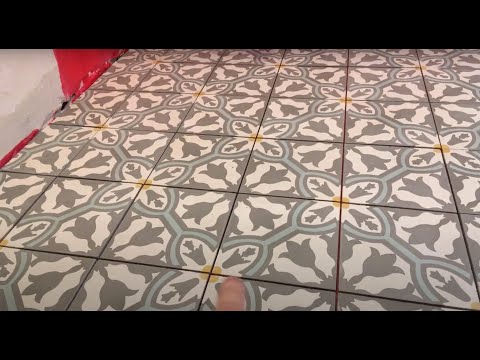 Chris Old House Ep 23 - The floor, the floor, the floor. Bathroom Remodel Spanish 1920s