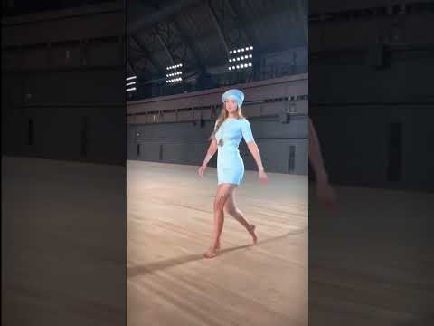 Gigi Hadid Recovering From a Wardrobe Malfunction π± #shorts