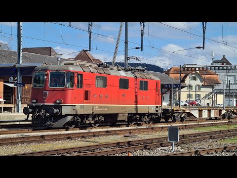 SBB Re 420 149 mit Bauzug in Langnau i.E.