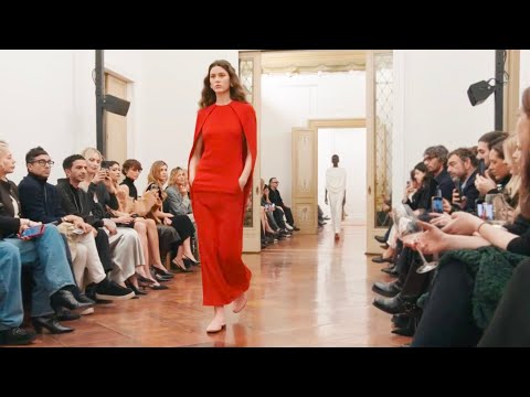 Alberta Ferretti | Fall/Winter 2025/26 | Milan Fashion Week