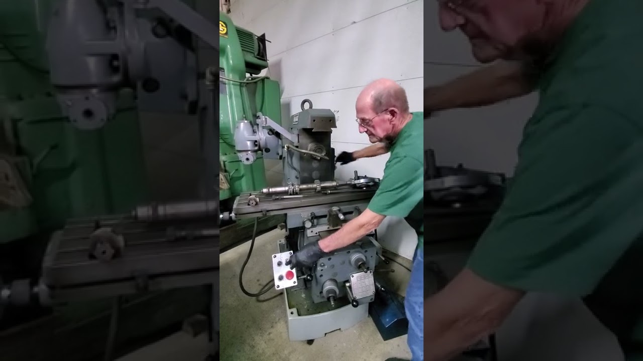 AJAX UNIVERSAL MILL WITH VERTICAL HEAD