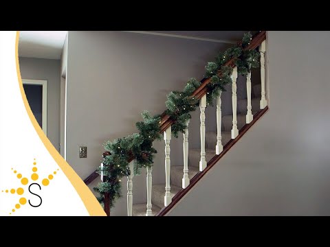 Sunnydaze Pre-Lit Artificial Christmas Garland with Pinecones - 9' L-VTY-969