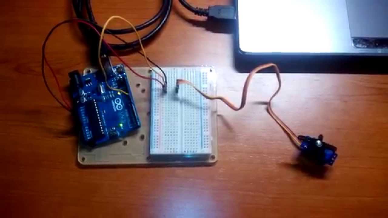 Arduino: control simple de un servo motor