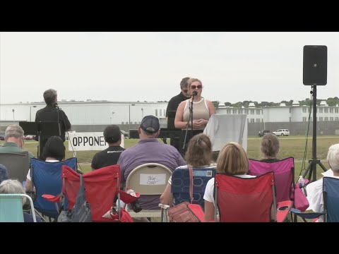 Protesters gather at Florida State Prison against Hutchinson’s execution