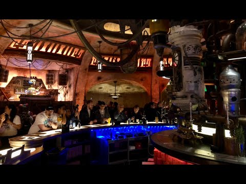 Getting into Olga's Cantina at Galaxy's Edge