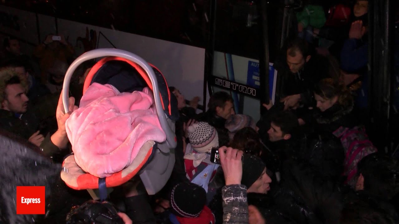 Eksodi i kosovarëve: Rrëmujë, lot dhe maltretim fëmijësh (VIDEO)