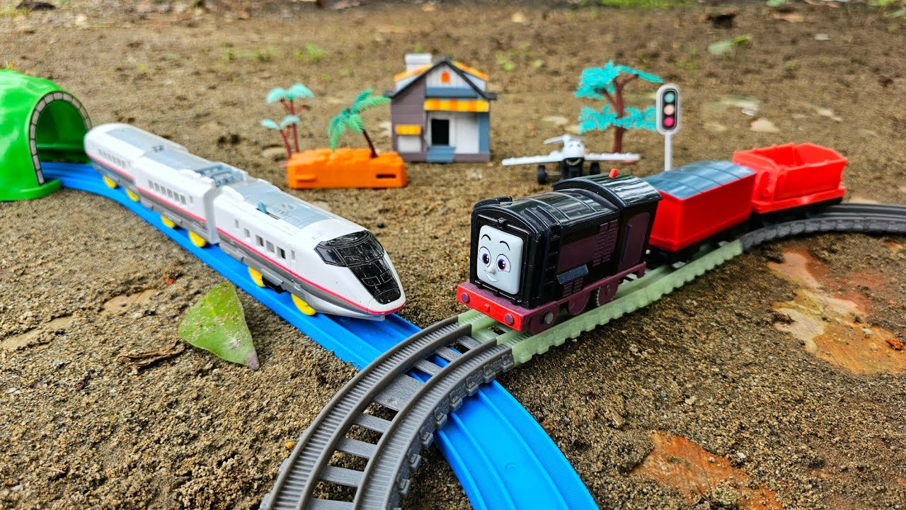 Merakit Mainan Kereta Api Diesel Thomas, Kereta Api Shinkansen E3 Komachi