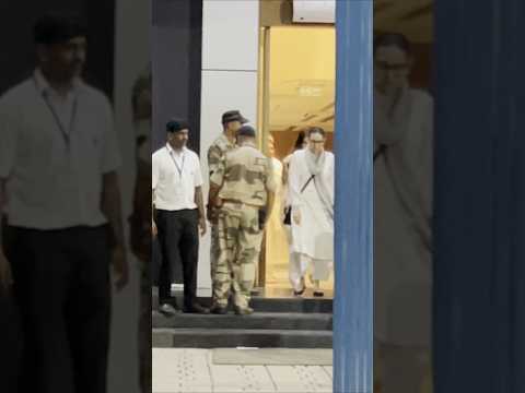 #karismakapoor with her #son return after attending prayer meet of #sanjaykapur #shorts