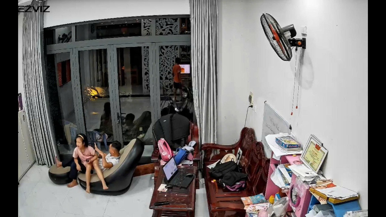 A Tiny Hair Salon Run By My Daughter 😂