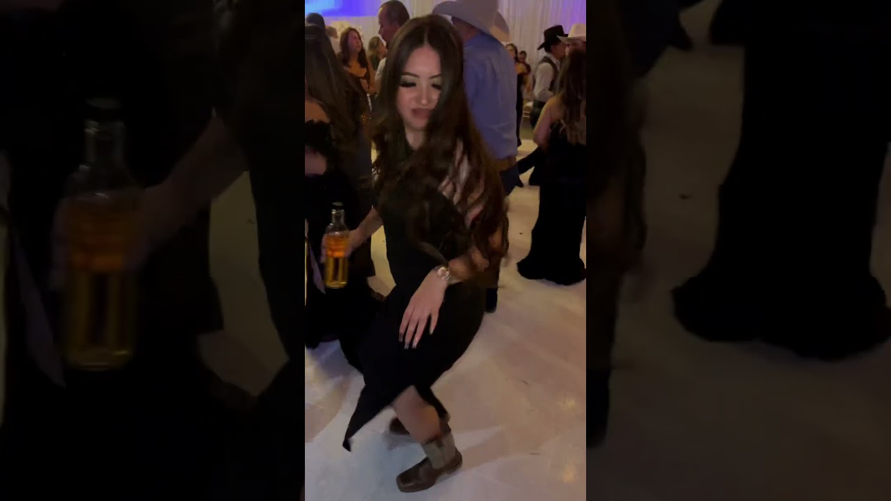 En su mini mini 💃