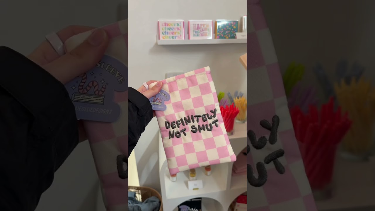 this romance-only book store and coffee shop is a book lovers DREAM🤩💖 It’s a brand new hot spot in