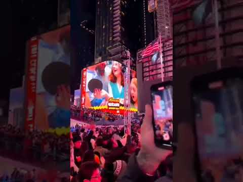 Brazilian protestor chants "Lula your place is in jail"time square,NY
