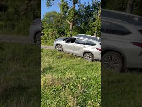 Toyota Highlander hybrid 2022 off-road