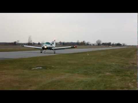 [HD] American Aviation (Grumman) AA-5B Tiger Landing in Windy Conditions CSU3