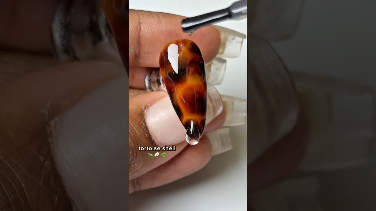 Learn tortoise shell nails in 10 SECONDS !! 🐢🍁 #nails #nailart #nailtutorial #simplenails #shorts