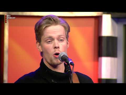 Jim van der Zee speelt Grandma's Hands live [RTV Utrecht]