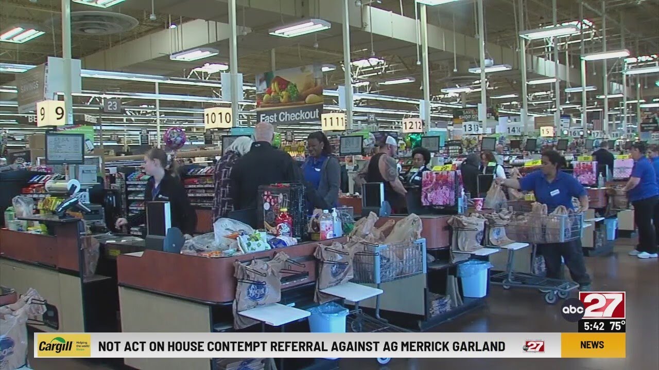 Retailers cutting back on prices