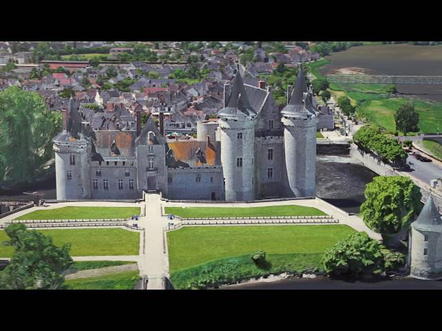 See the famous castles of France's Loire Valley as never before
