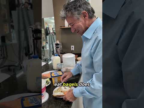 why do Jews eat bagels?