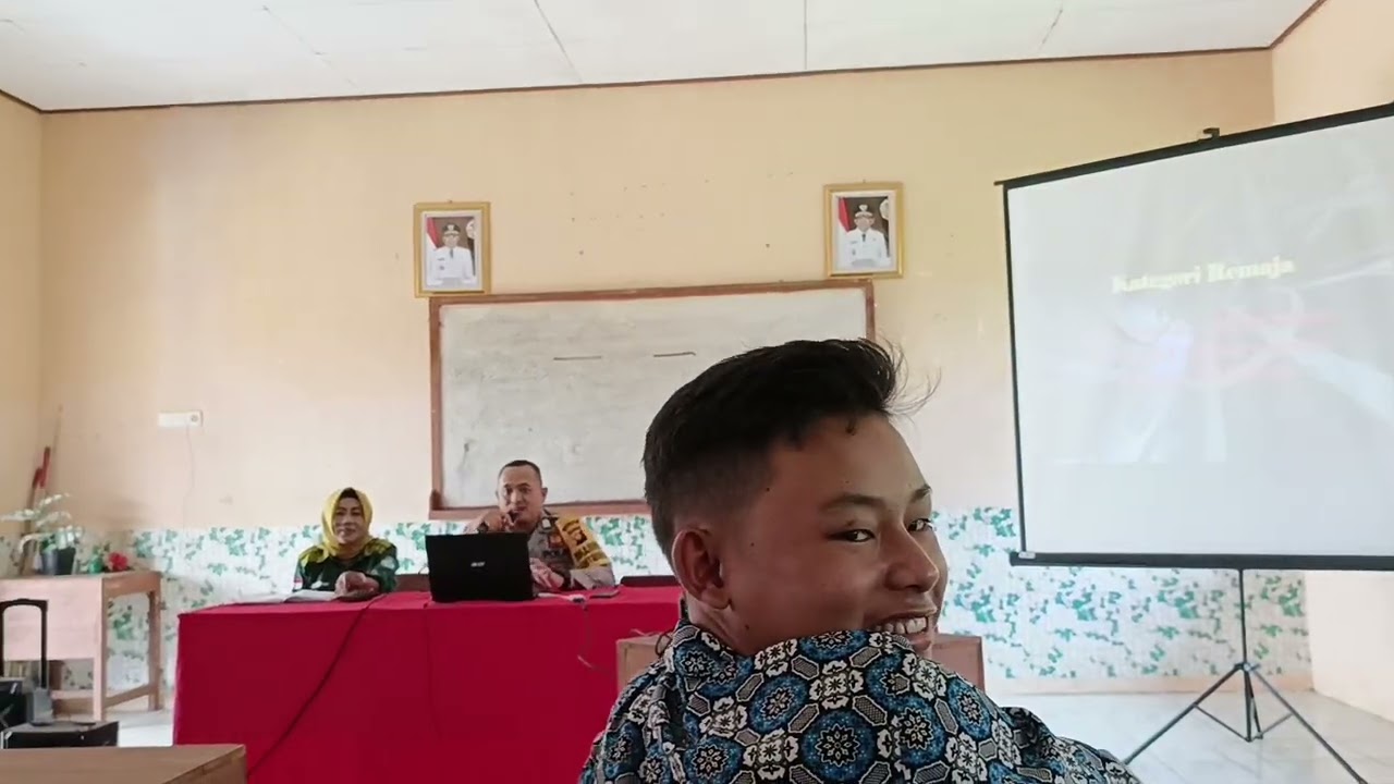 Sosialisasi Bullyng oleh BHABINKAMTIBMAS Desa Labai Mandiri Kpd siswa SMPN.10 NANGA PINOH.