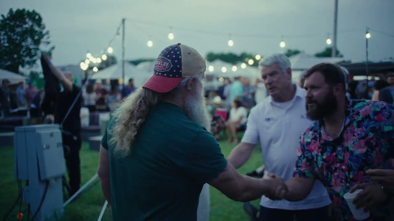 Jamey Johnson at The EAA AirVenture Oshkosh 2024 Air Show