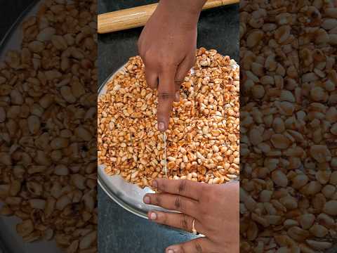 అస్సలు ఫెయిల్ అవ్వని Crispy పల్లి పట్టి😋 #peanutchikki #recipes #food #shorts #foodshorts #chikki