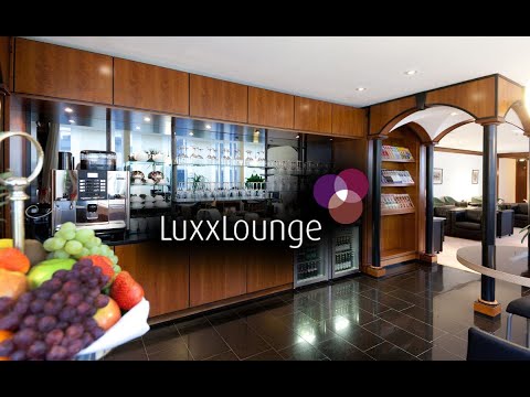 HOW WE GOT INTO A BUSINESS CLASS LOUNGE FOR FREE