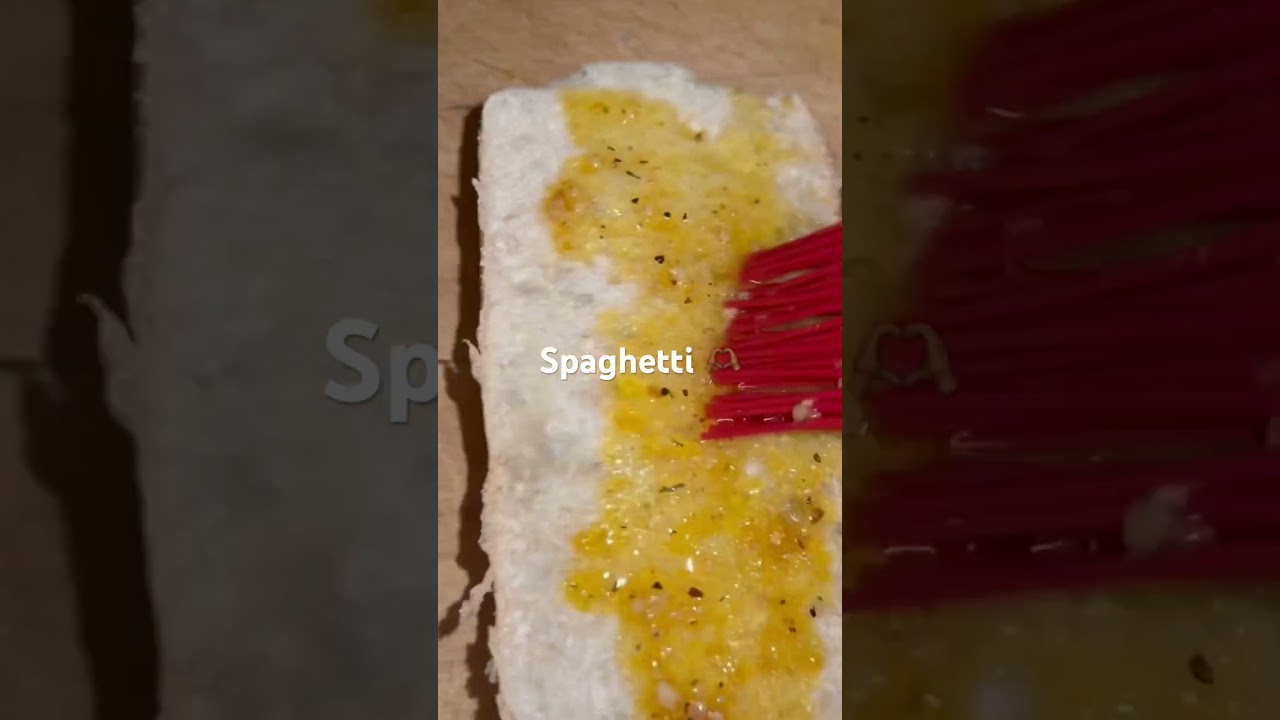 Spaghetti with salad and garlic bread #spaghetti #easyrecipe #delicious #saladlover #dinnertime