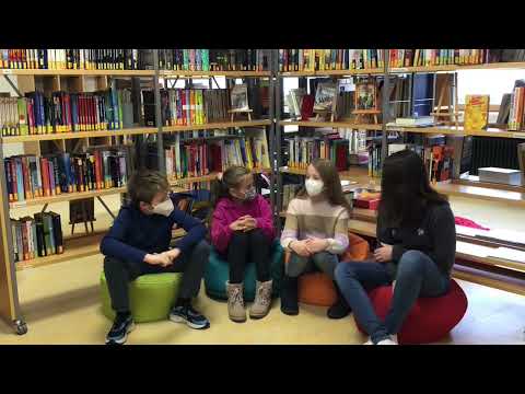 Schüler*innen des Albert-Schweitzer-Gymnasiums stellen die Schule vor