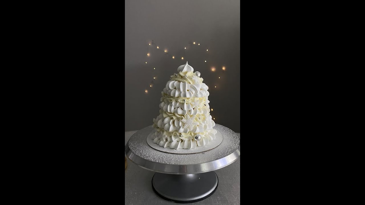 Transform Your Holiday Table with This Magical Meringue Tree Recipe! 🎄