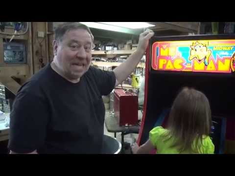 #666 Bally Midway Ms Pacman Arcade Video Game with High Gloss Black sides -TNT Amusements