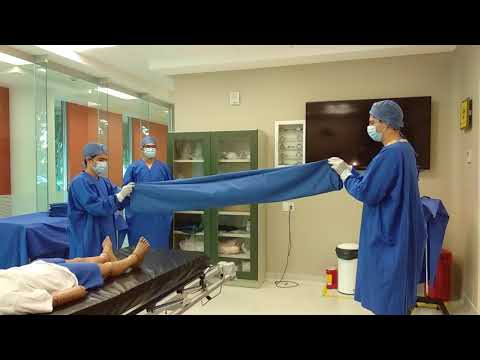 Vestido de paciente y armado de bulto quirúrgico