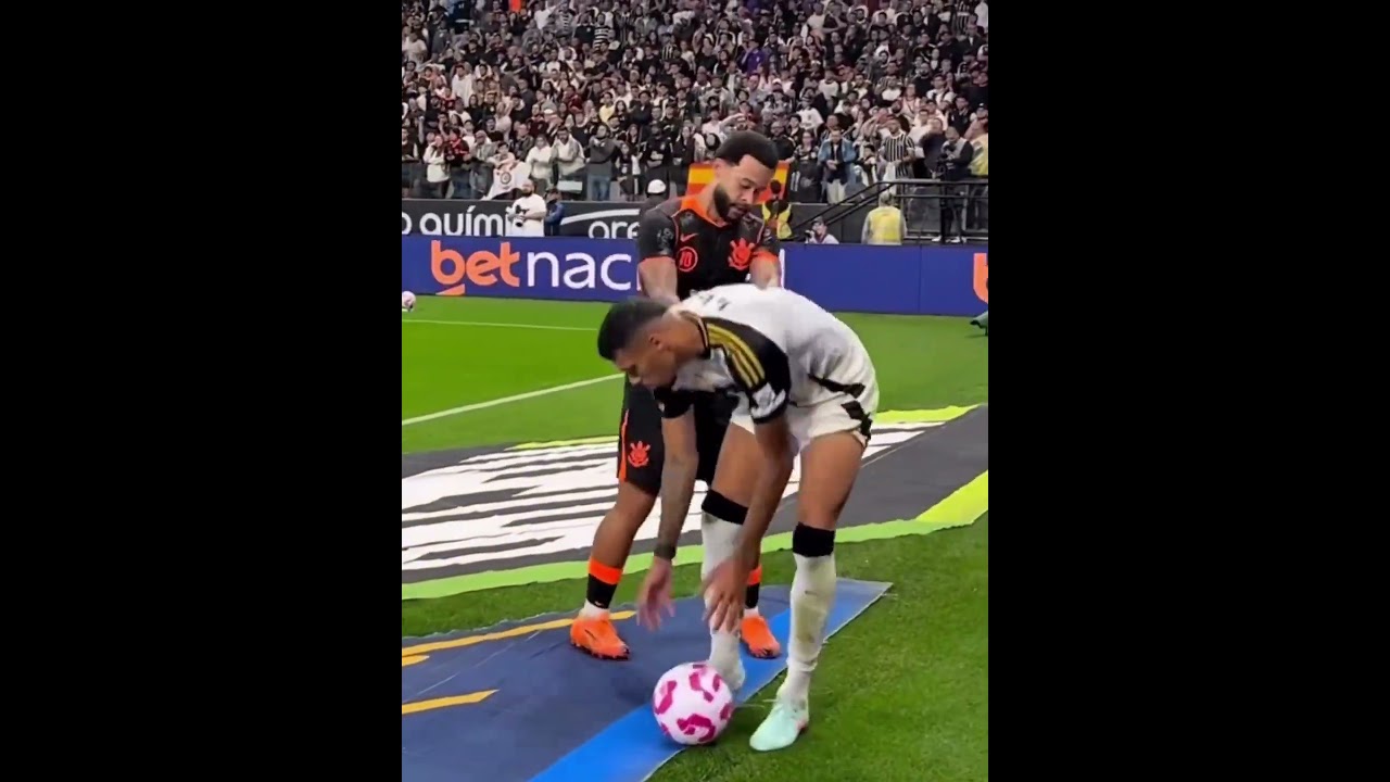 Depay's Fake Throw Response